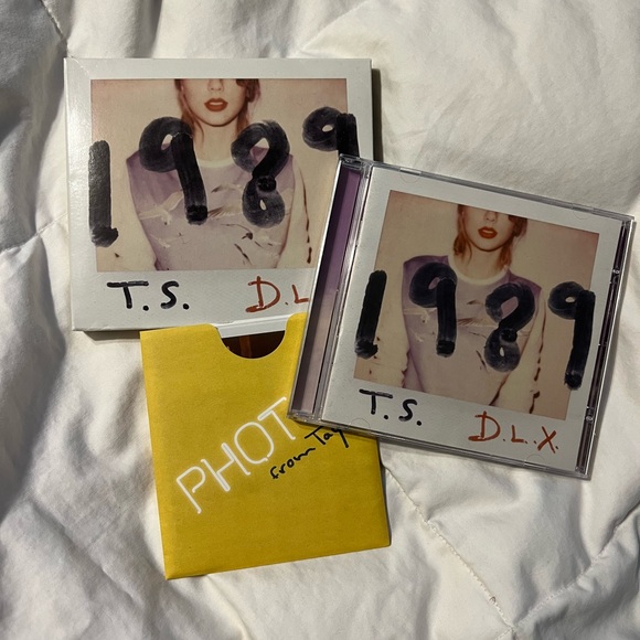 Other | Taylor Swift 1989 Deluxe Cd With Polaroids | Poshmark